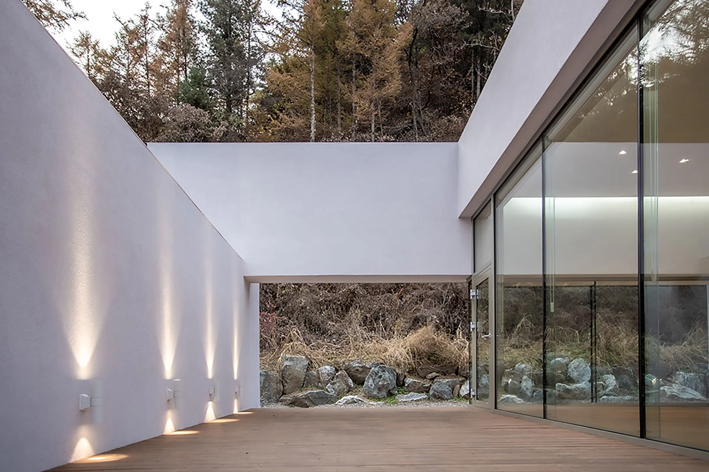 Floating Wall House, KR